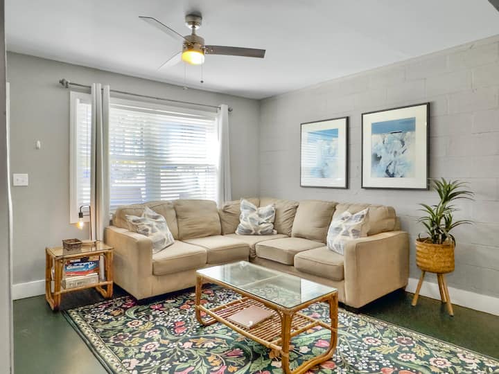 Pet Friendly Park Circle Apt-walk To Riverfront - Charleston, SC