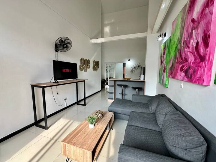 Apartamento Moderno De Tres Habitaciones Laureles - Medellín