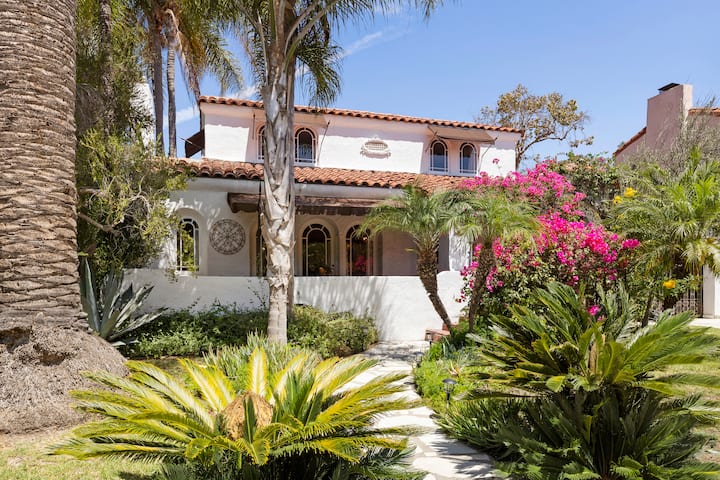 Spanish Manor With Pool And Amazing Location - Hollywood, CA