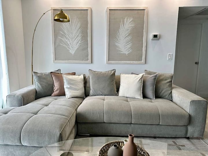 Beautiful 2 Br Apt With Ocean Views - Hollywood, FL