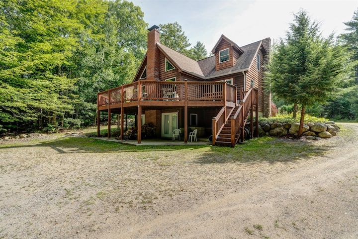 Lodge W/ Fireplace & Hot Tub! - Bethel, ME