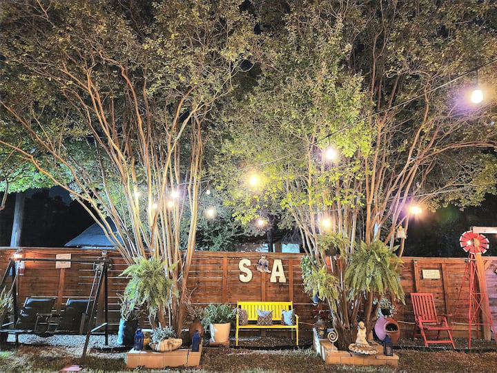 5 Stars 1908's Mini Mansion W/ Hot Tub By Downtown - San Antonio, TX