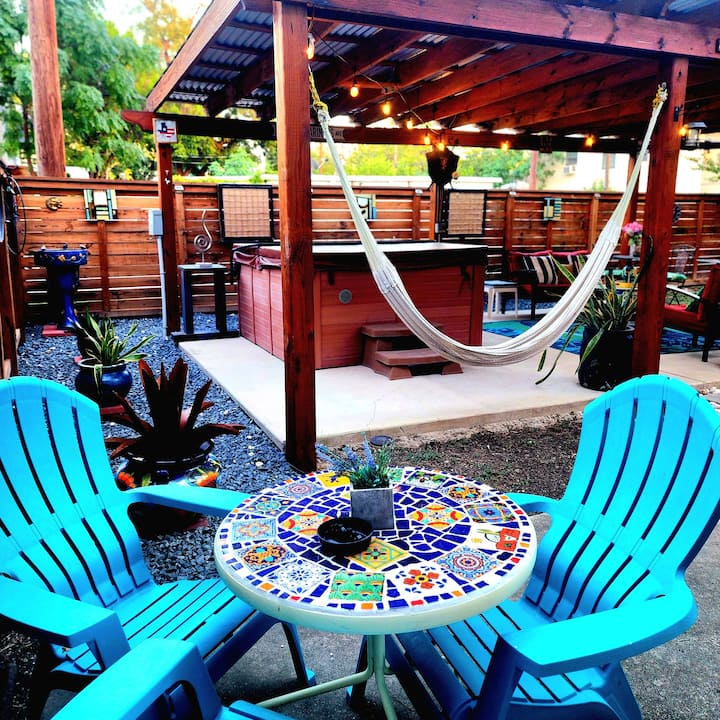 5 Stars Mini Mansion With Jacuzzi By Downtown - San Antonio, TX