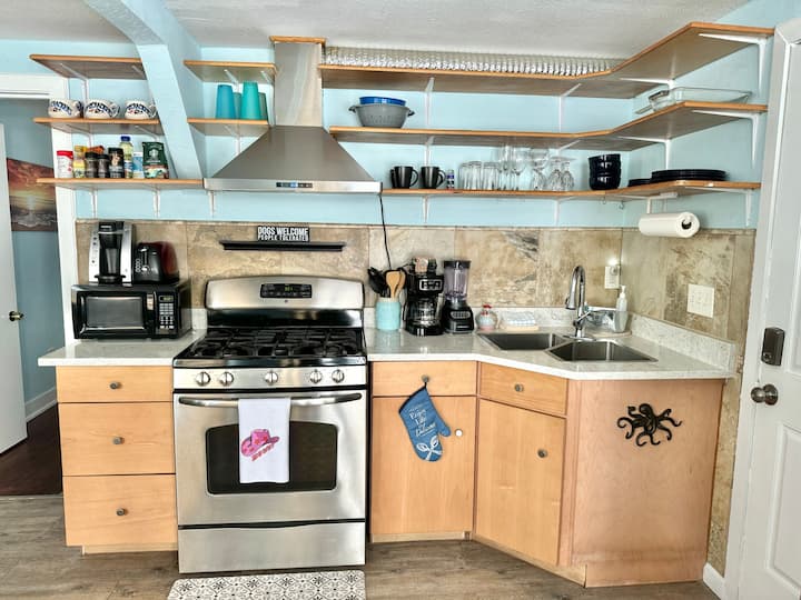 Coastal Escape, Pets Allowed! - Galveston, TX
