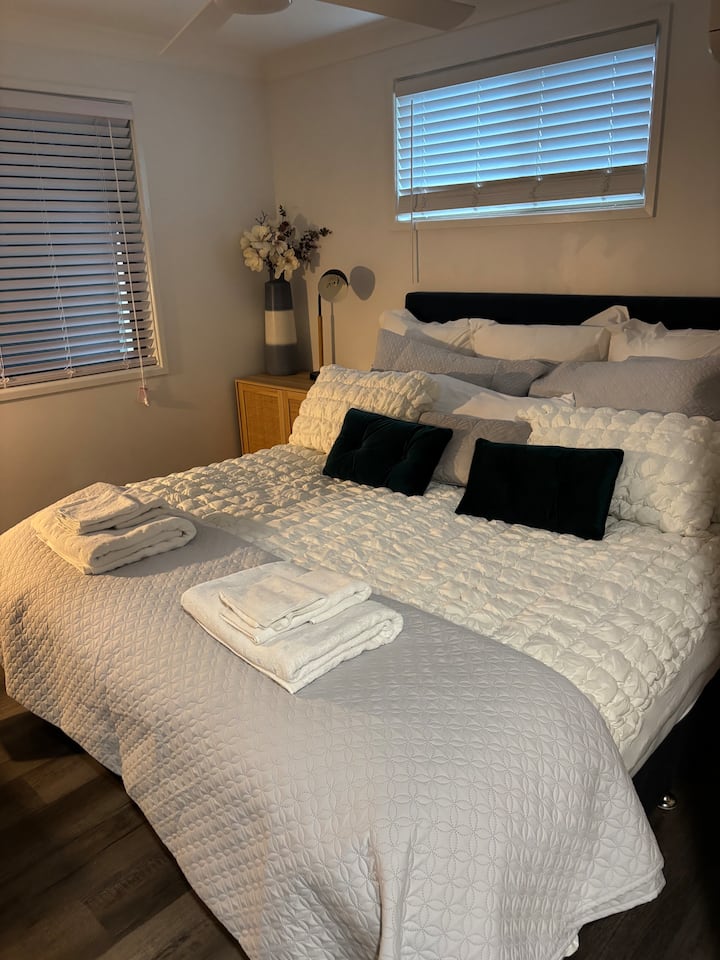 Home Away From Home. Adorable Seaside Destination. - Beachmere