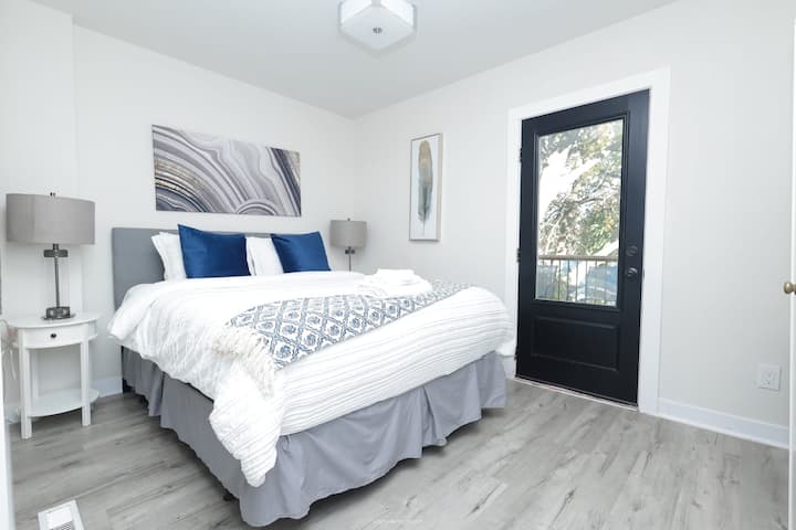 Chic 1-bedroom Apartment In The Heart Of Downtown - Niagara Falls