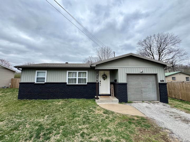 Minimalistic Modern Pet Friendly Home On Jefferson - Springfield, MO