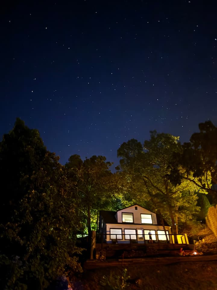 8mm Cottage W/dock & Slip In Cove - Sunrise Beach, MO