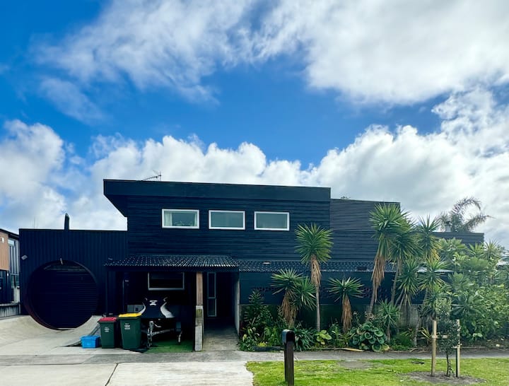 Electric Beach Home. - Katikati