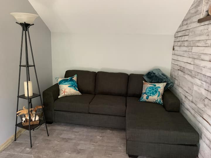 Creekside Nest - Courtenay, BC, Canada