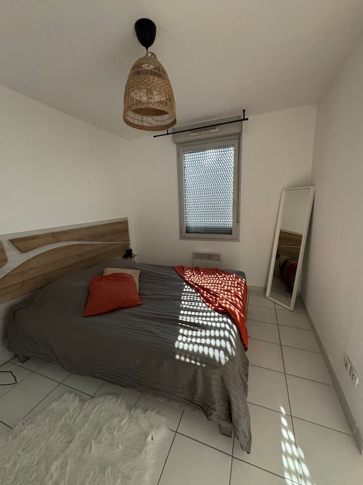 Logement Entier, Appartement Avec Parking, Balcon - Arles, France