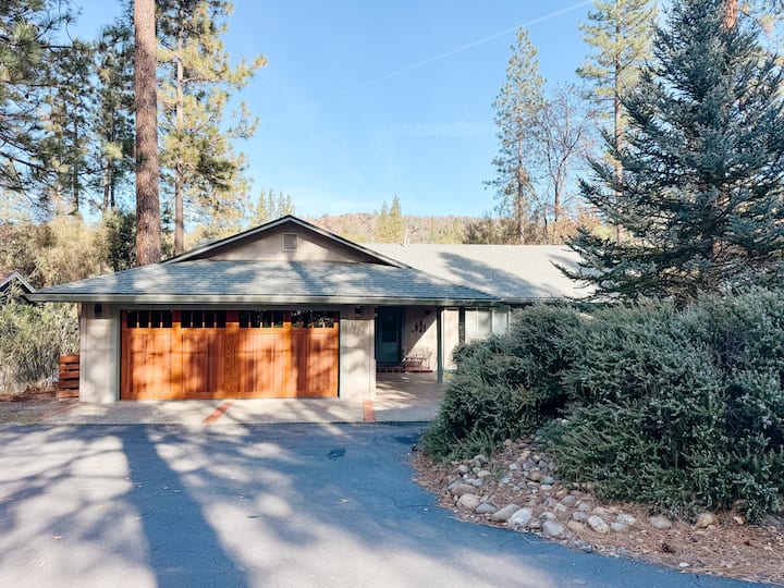 Yosemite Cabin W/game Room, Lake Access, Sleeps 10 - Groveland, CA