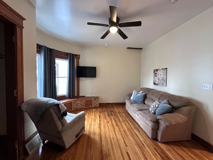 Restored Victorian 2 Bedroom Apt / Private Parking - State of New York