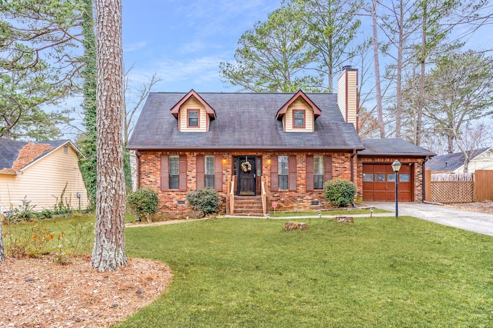 Peaceful Bungalow Getaway 10min Airport & Downtown - Jonesboro, GA