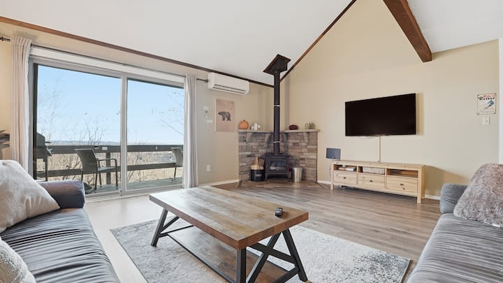 Cozy Camelback Townhome - Ski In/out Amazing View! - Tannersville, PA