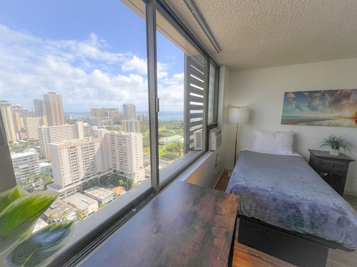 Hawaiian Monarch Studio | Full Kitchen | Panoramic - Honolulu, HI
