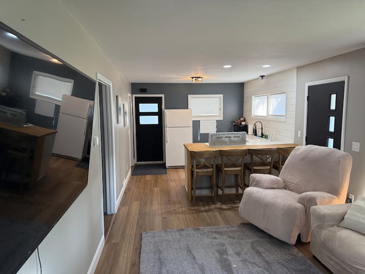 Home Away From Home With Private Yard - ランカスター, NY