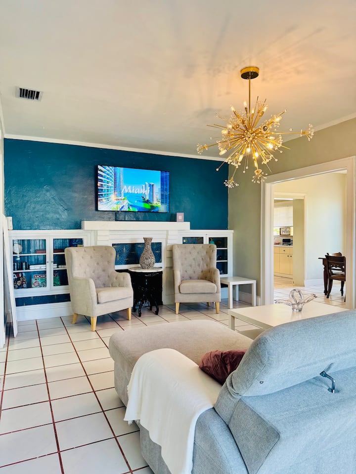 6 Year Superhost! 2 Suites, Yard, Parking, Laundry - Miami