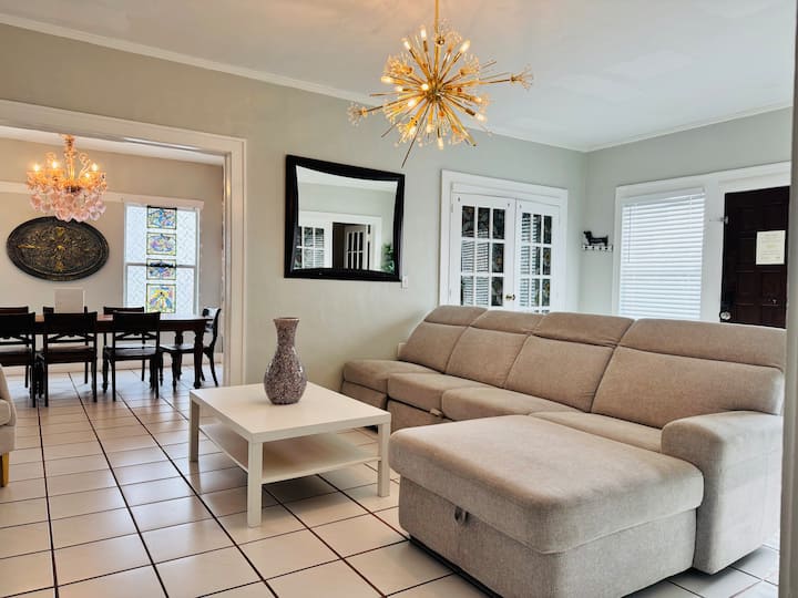 6 Year Superhost! 2 Suites, Yard, Parking, Laundry - South Miami, FL