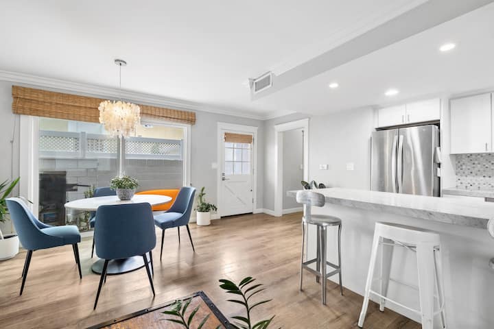 Balboa Island Red Door Retreat - Newport Beach, CA