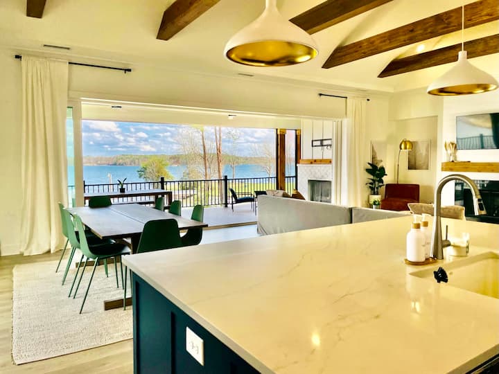 Waterfront Home With Indoor-outdoor Luxury - Denver, NC