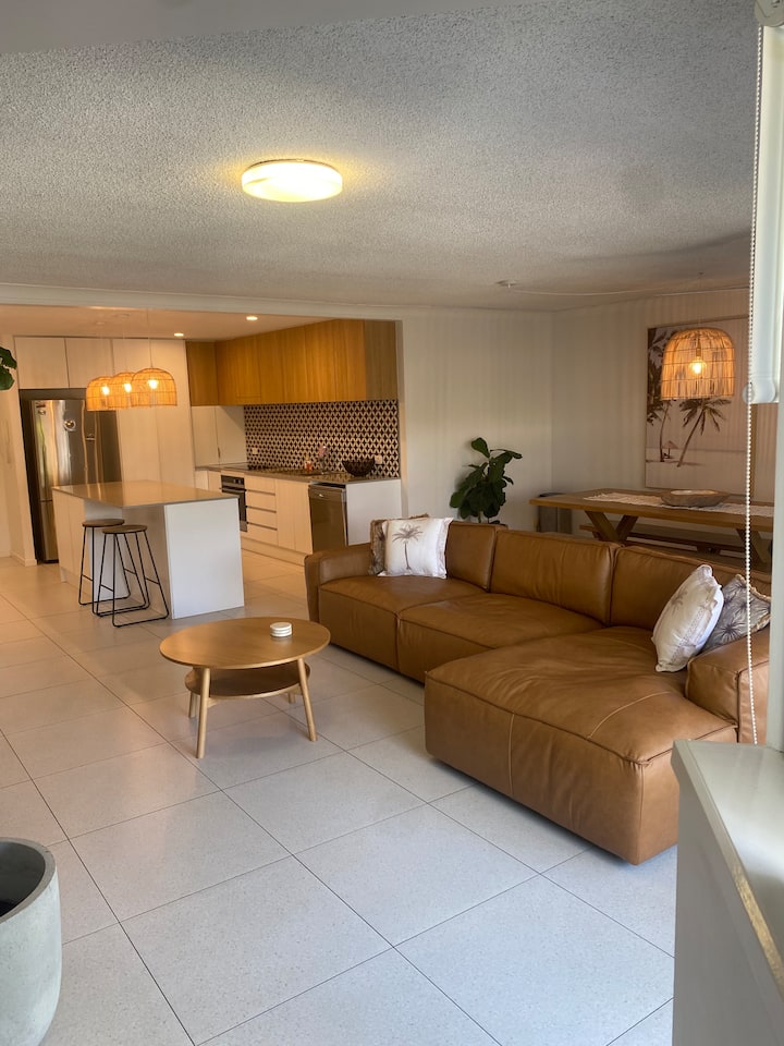 Beautiful Large Apartment Only 100m To Beach - Coolangatta