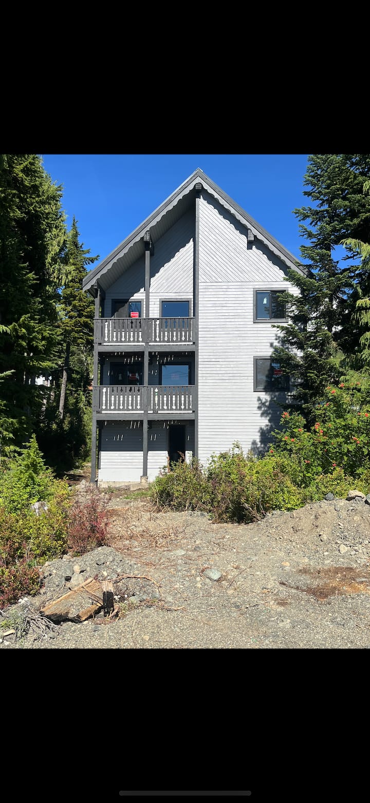 Ski-in Ski-out Blacktail Lodge, Newly Renovated - Cumberland