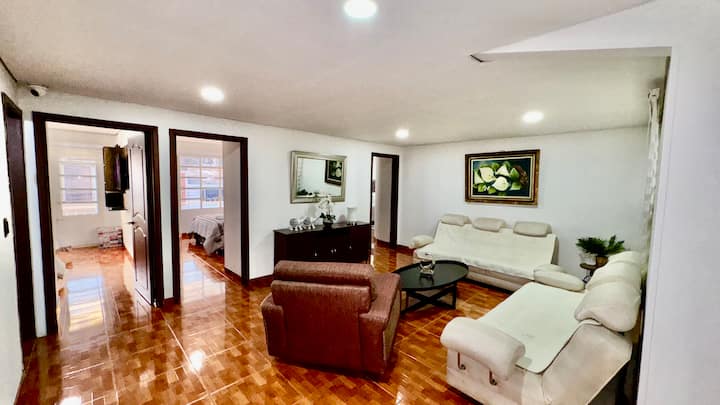 Casa Con Jacuzzi, Cerca Al Aeropuerto Y Embajada - Bogota