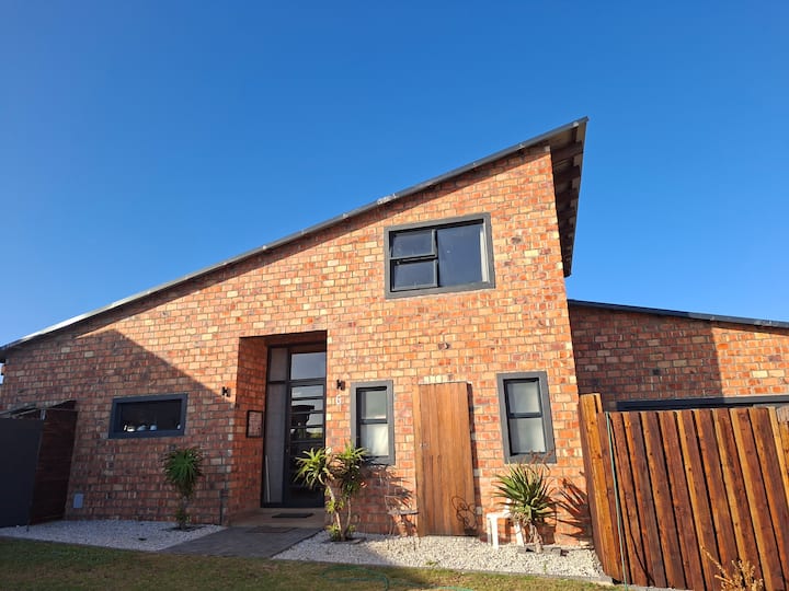 3 Cats Stays With You @ Ourhouse - Stilbaai