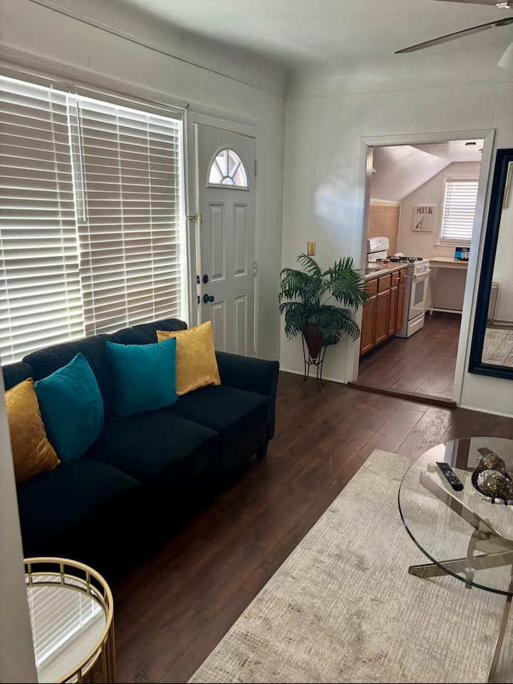 Lovely One Bedroom Apartment With Full Bathroom - Chicago O'Hare Airport (ORD)