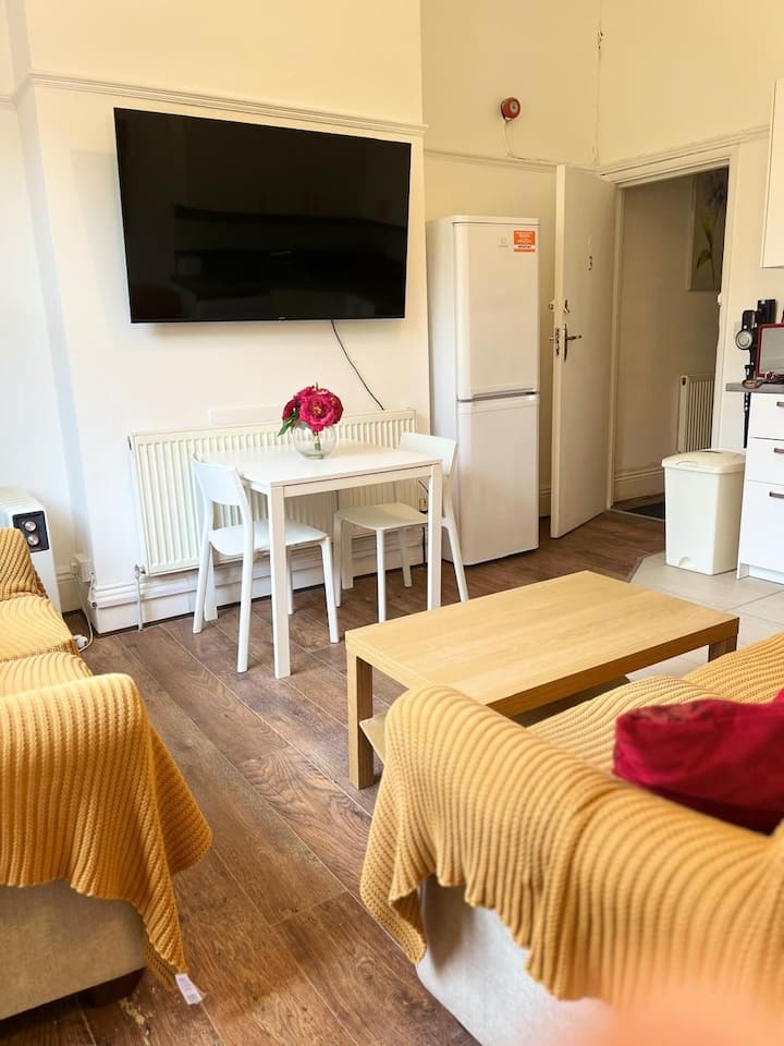 Entire Flat  Ideal For Long Stays - Birmingham