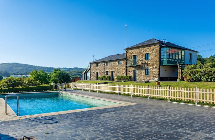 Villa Luxueuse à Outeiro - Piscine & Vue - Ferrol, Spain