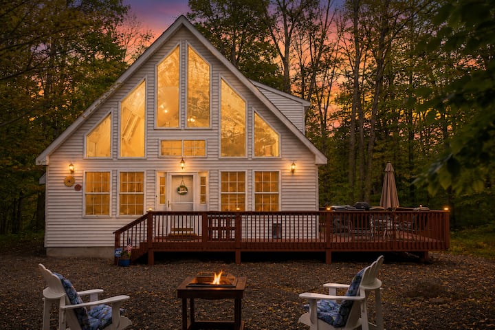 Pocono Chalet With Ac, Deck And Firepit - Pocono Pines, PA