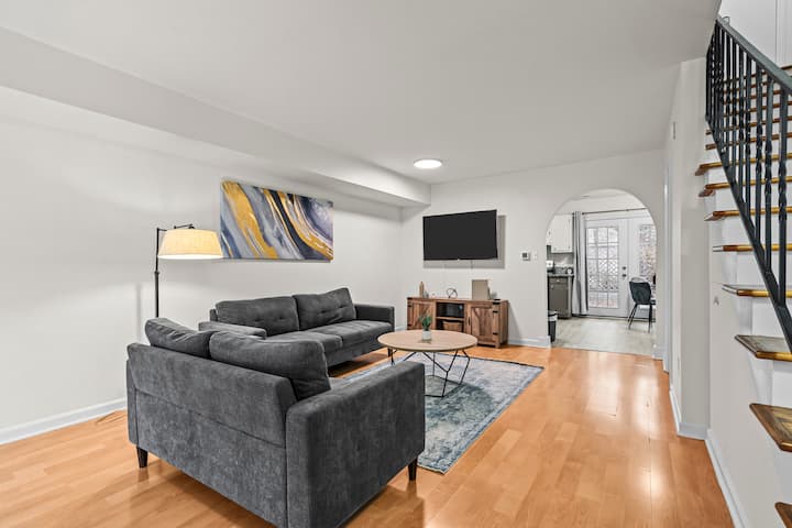 Modern Townhome W/ Balcony • Walk To Fuse Stadium - Gastonia, NC