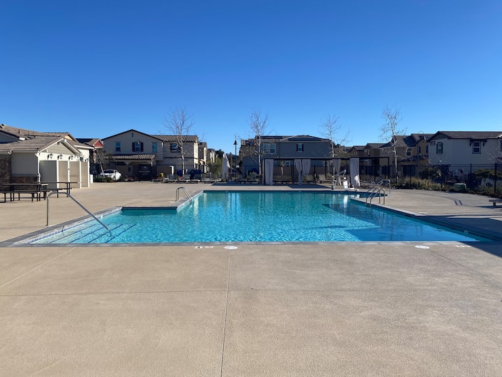 Modern 3 Bed 2.5 Bath Home - Santa Clarita, CA