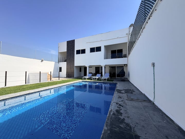 Casa Moderna Con Alberca Climatizada En Teques - Tequesquitengo