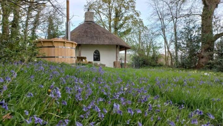 Delightful Thatched Cottage With Woodfired Hot Tub - Lampeter