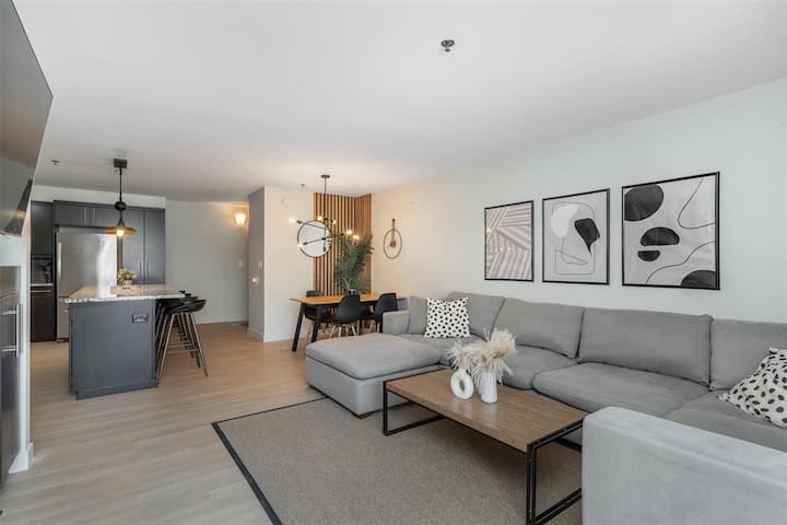 Spectacular | Modern Boho•spacious•walking Trails - 