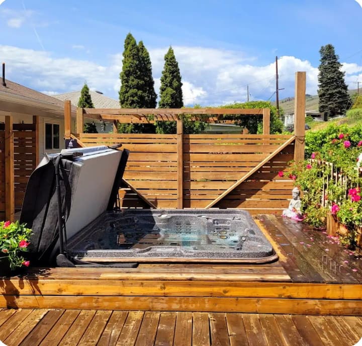 Cozy Secondary Suite With Hot Tub! - Canada