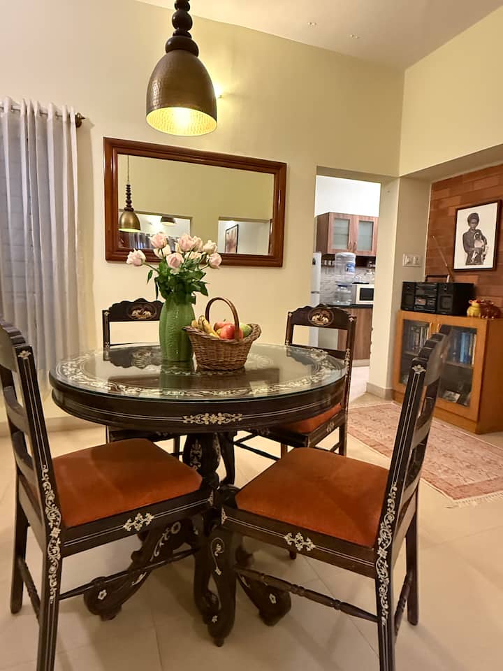 Entire Home In A Tudor Style Villa Near Bel Circle - Bengaluru