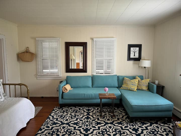 Quaint, Clean, Private Greenport Cottage - Greenport, NY