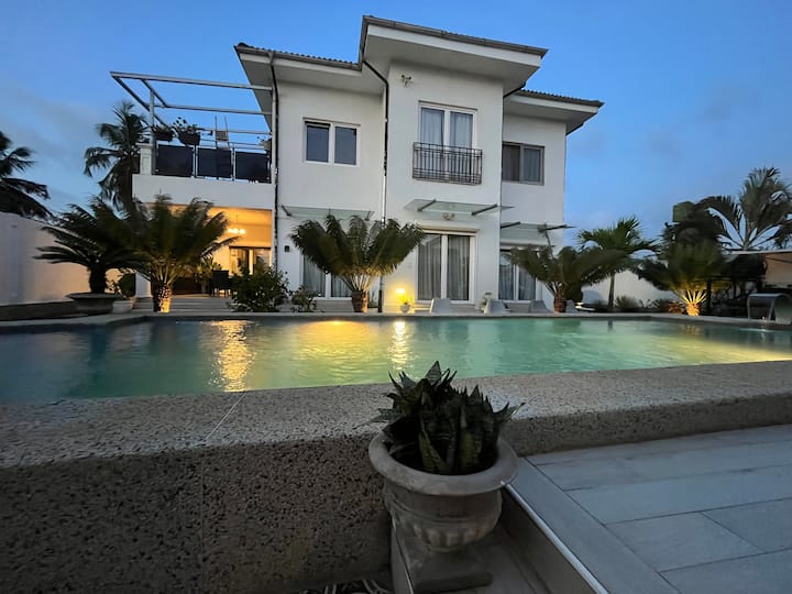 Petit Hambourg Villa Avec Piscine - Lomé