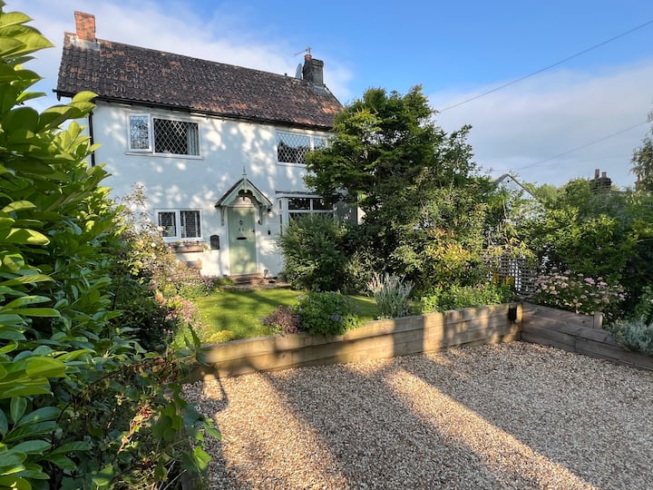 Charming Hedgehog Cottage With Ev Charger - Matlock Bath