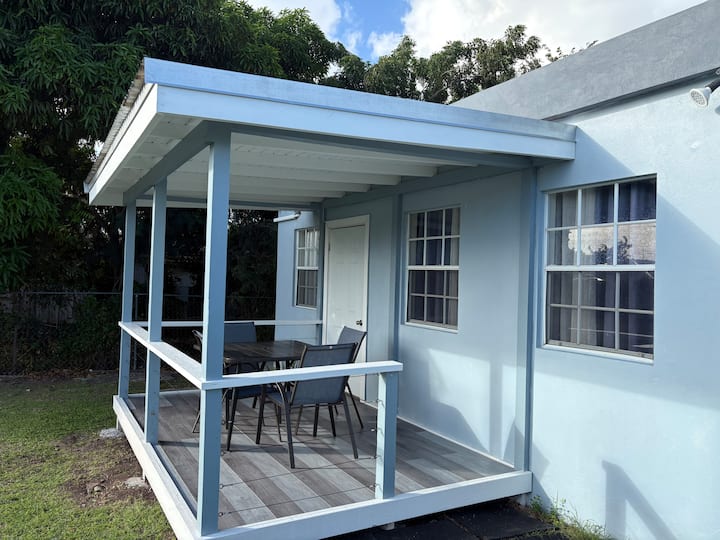 Cheerful  1 Bedroom Residence - Saint John's