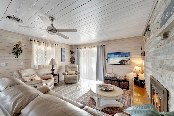 Ripple Inn - Lagoon Pool, Lanai +Beach Ferry ½ Mi - ベニス, FL