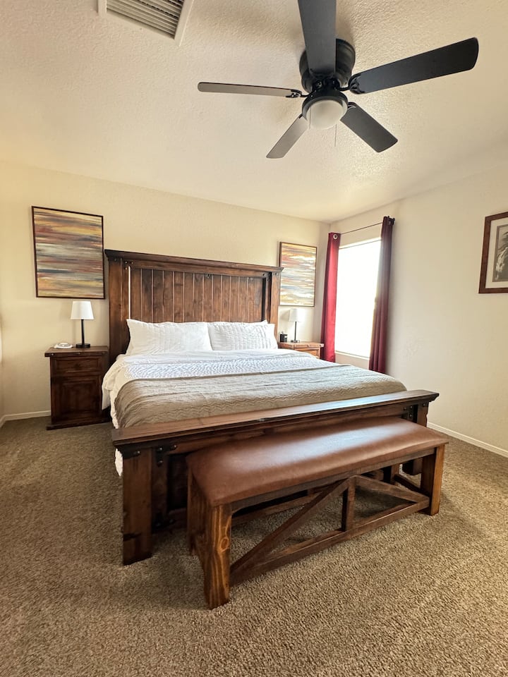 Sunset Views, Gym, & Bball - Secluded 3br/2ba Gem! - Field of Dreams - Las Cruces