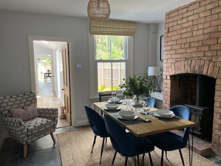 Poppy Cottage Central Stratford, Stylish Townhouse - Stratford-upon-Avon