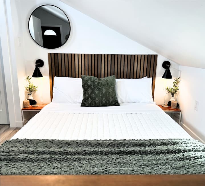 Private Cozy Studio • Kitchen • Parking • 5 Min Iu - Bloomington, IN