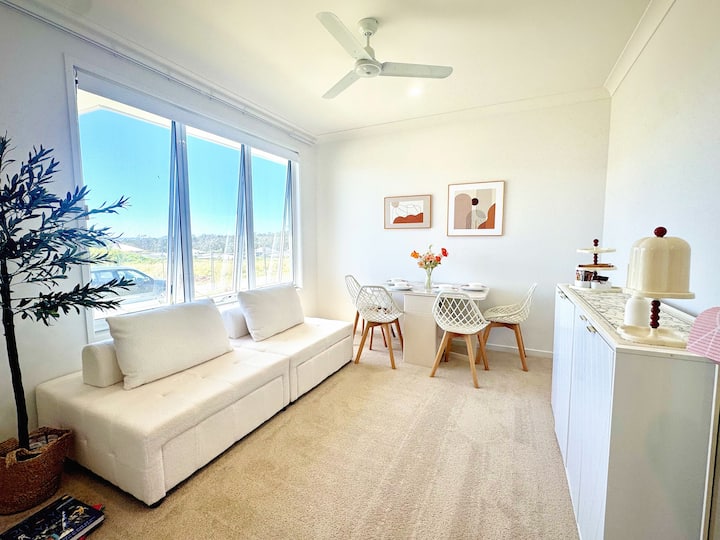 Brand New One Bedroom + Living Room，private Entry - Oxley