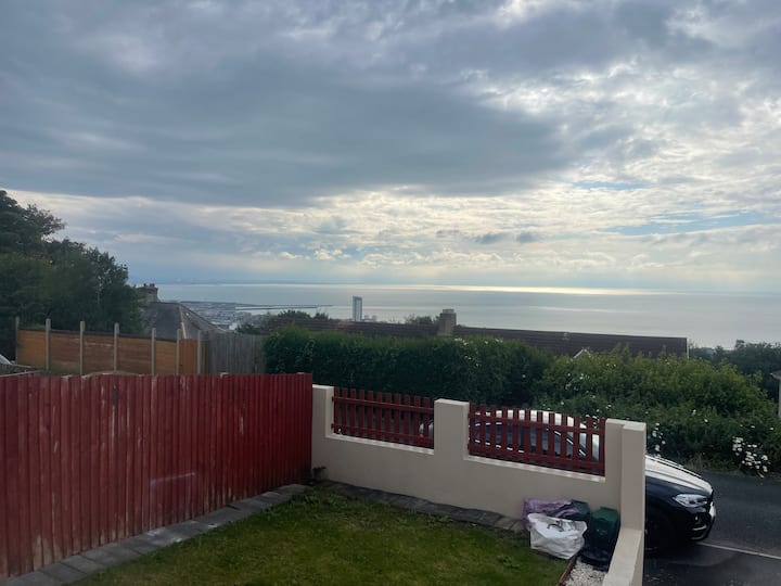 Spacious Double Room With Sea View - 스완지